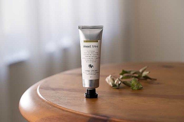 日本の樹木の香りが楽しめる!リップバームとハンドクリームが｢meet tree｣から登場♡ - Peachy - ライブドアニュース