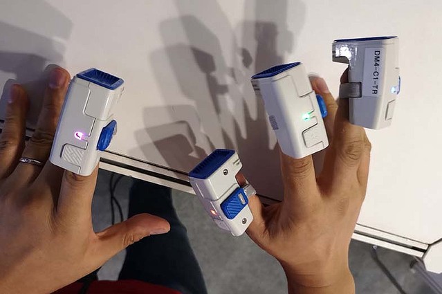 指先にはめるVR向け触感デバイス「Go Touch VR」体験レポ：COMPUTEX TAIPEI 2018 - ライブドアニュース