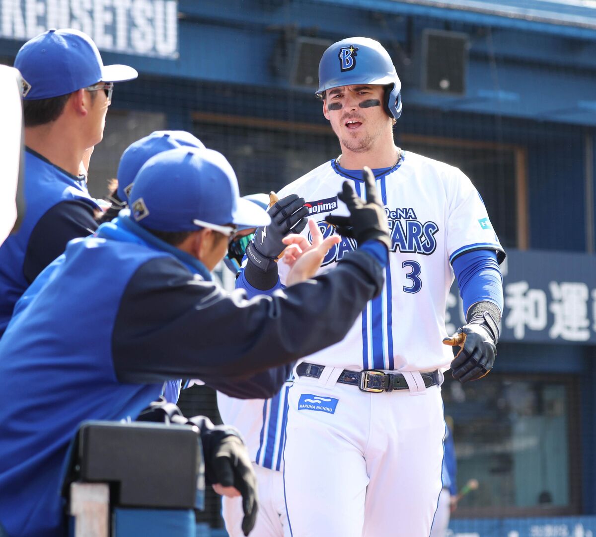 【DeNA】タイラー・オースティンが今季第1号の特大2ラン「振っていこうと決めていた」 - ライブドアニュース