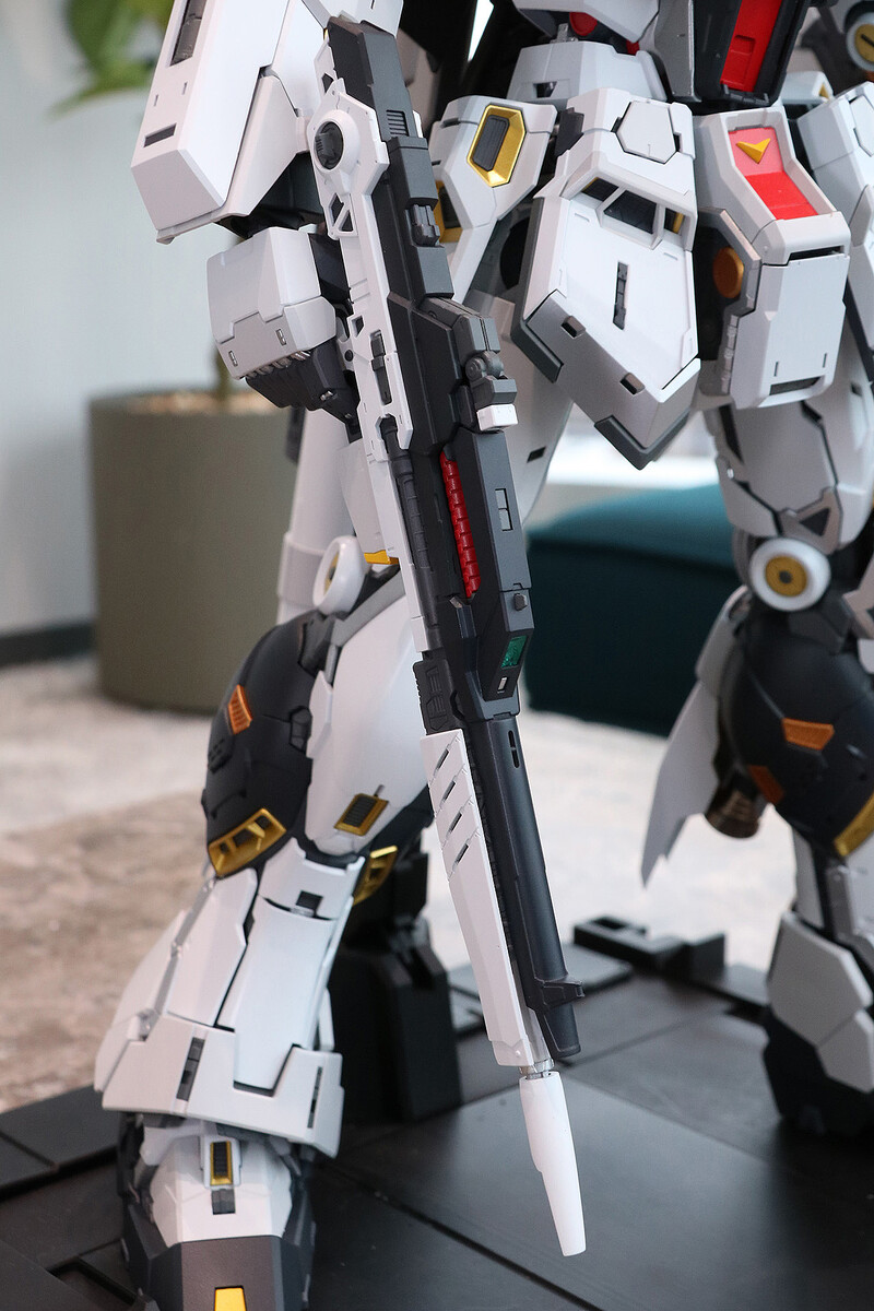 ガンプラ「PERFECT GRADE UNLEASHED 1/60 νガンダム」インタビューガンプラ45周年の集大成を詰め込んだ高密度 ...