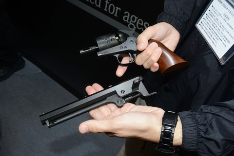 マルイ新発表のBBエアーリボルバー「M1851」は、モデルガンのように分解でき、こだわりたっぷり！ - ライブドアニュース