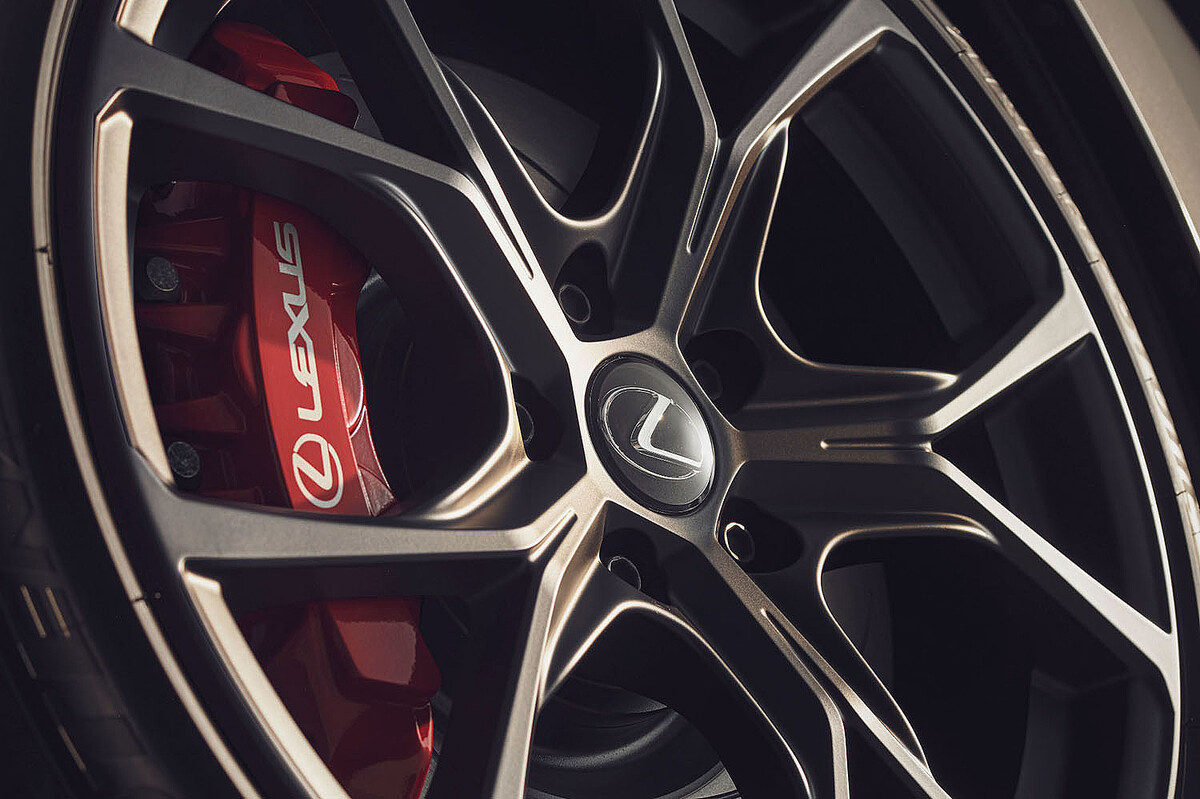 【画像】走りを究めたレクサスISの到達点！ V8最後の咆哮「IS500 Climax Edition」が登場 3/8 - ライブドアニュース