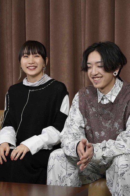 「幾田りらじゃなくてよかった」YOASOBIのAyase、イラストレーターと熱愛で胸をなでおろす人続出 - ライブドアニュース