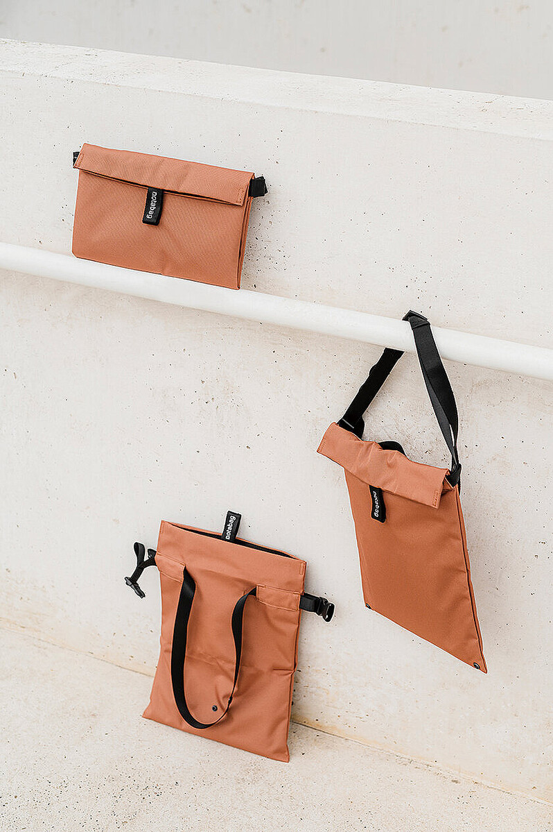 シンプルかつ機能的なデザインの3WAYバッグ！Notabag『Notabag Crossbody』 (2025年2月3日掲載) - ライブドアニュース