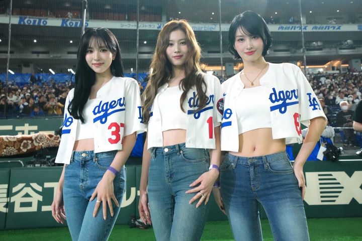 「異様な空気で…」世界をくぎ付けにした“日本人美女”MISAMO へそ出しド軍ユニ姿にファンも熱狂「ビジュが映えすぎてる」 - ライブドアニュース