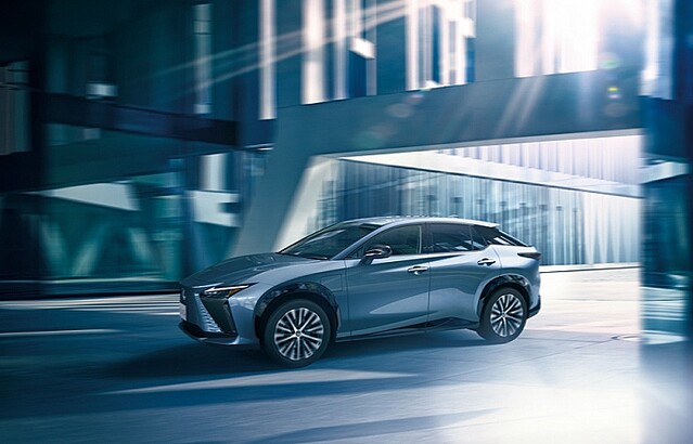 レクサス、BEV専用モデル「RZ」発売 「UX」も一部改良 - ライブドアニュース