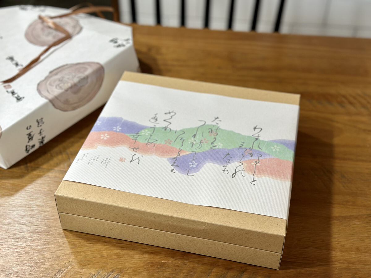 重量1.3キロ超「巨大どら焼き」を食べてみた! - ドラえもんのどら焼きのモデルになった、新宿″時屋″どら焼きの特大サイズ - ライブドアニュース