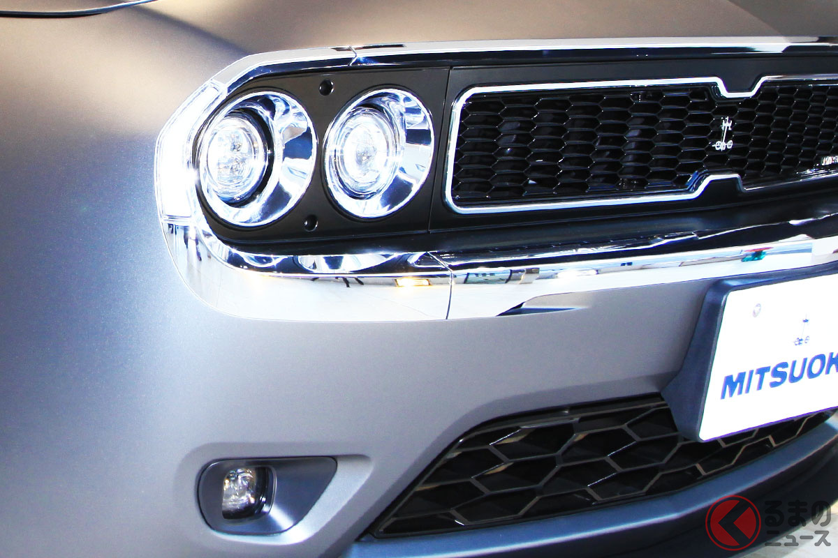 6速MT搭載！ 超レトロ顔「新型4ドアスポーツカー」“再”登場！ 丸目4灯「旧車デザイン」で大反響の光岡「M55」 富山で披露 - ライブドアニュース