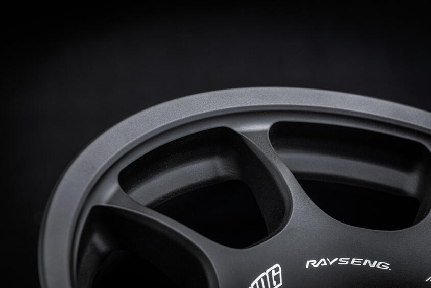 【画像】4WDユーザーに捧ぐ最強の鍛造ホイール現る！ RAYS VOLK RACINGよりZE40Xが誕生 8/8 - ライブドアニュース