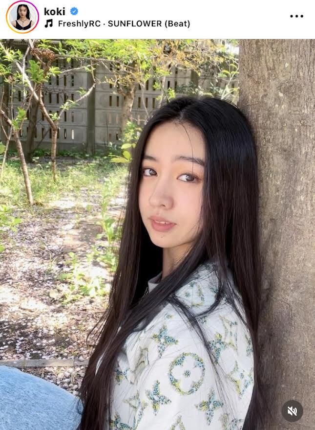 Koki，スーパーハイブランドのTシャツ姿で自然の中で微笑む最新ショット「木々や花々の新芽がとても可愛いですね」 - ライブドアニュース