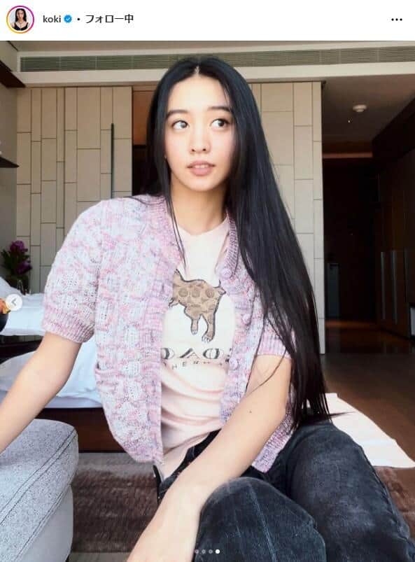 キムタク＆工藤静香の次女Koki，バラ片手に... 乱れ髪の目隠しショットで魅了 - ライブドアニュース