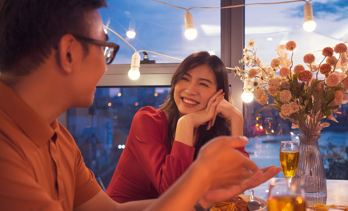 「褒める」「相槌を打つ」は、実は婚活ではNG？ コミュ力が確実にあがる、会話で“パンツ”を脱ぐ3つの方法 - Peachy - ライブドアニュース