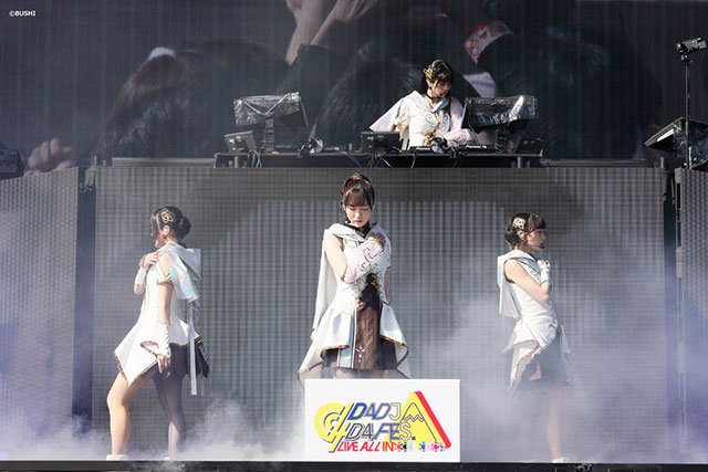 2日間にわたり、各日100曲以上を披露した「D4DJ D4 FES. LIVE -ALL IN-」ALLキャスト出演の大型ライブ閉幕！ - ライブドアニュース