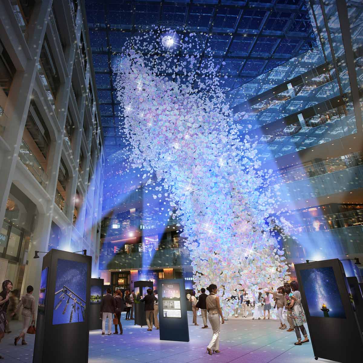 約10000個の特殊なバルーンを使用した巨大な天の川オブジェが出現！「KITTE 10th SUMMER PROGRAM 夏の天体観測」が開催 - ライブドアニュース