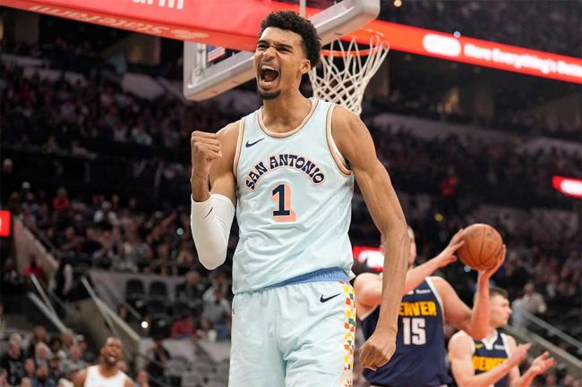 「あり得ない」「ヤニスが小さく見える」 221cm、NBA21歳の曲芸プレーに米騒然「マジシャンだ」 (2025年1月9日掲載) - ライブドアニュース