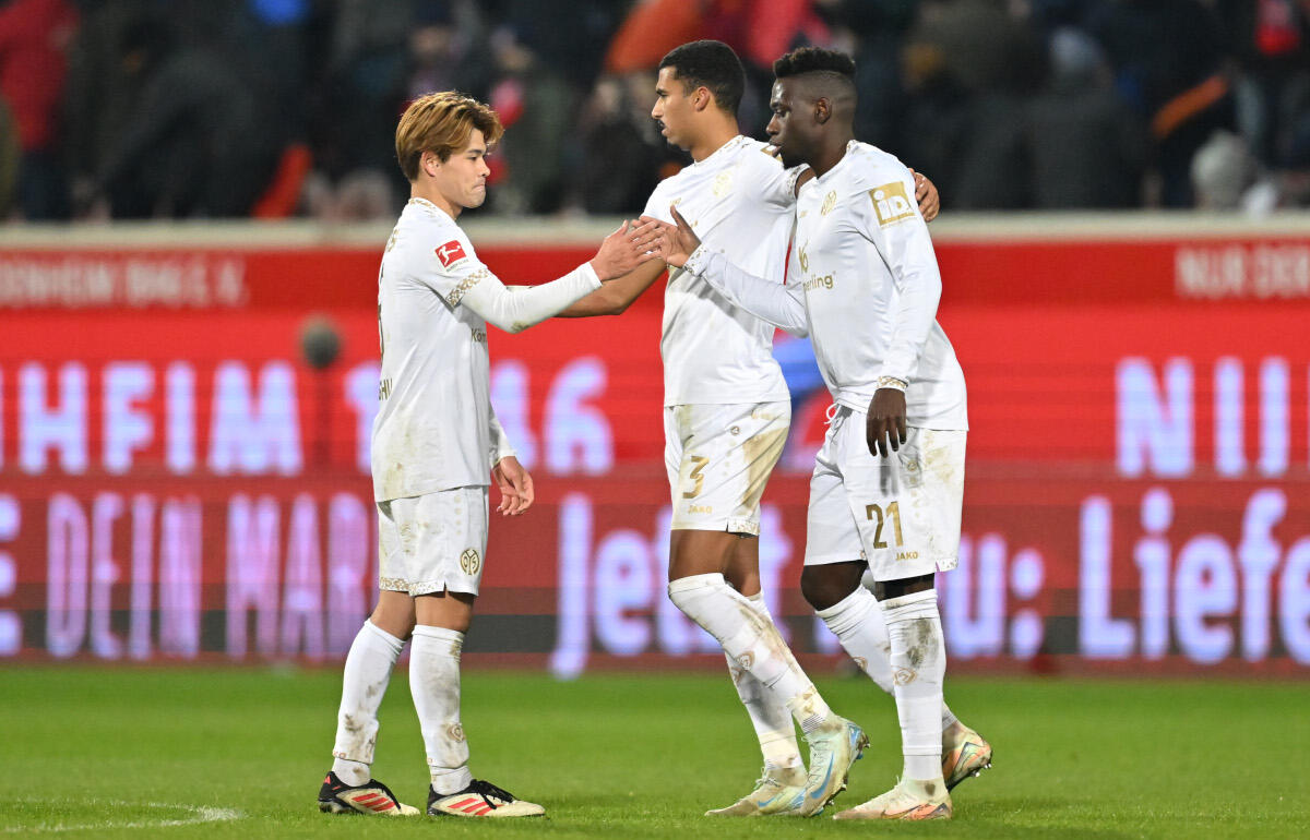 佐野海舟フル出場のマインツ、主砲ブルカルトの1G1Aで快勝し6位浮上【ブンデスリーガ】 - ライブドアニュース