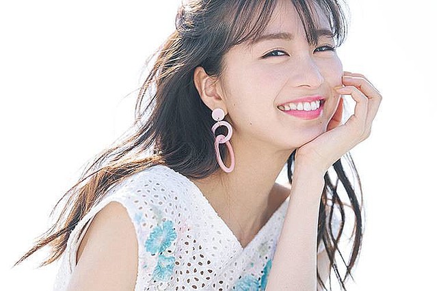 定番【花柄ワンピース】を着倒すテクは「小物使い」がカギだった！ - Peachy - ライブドアニュース