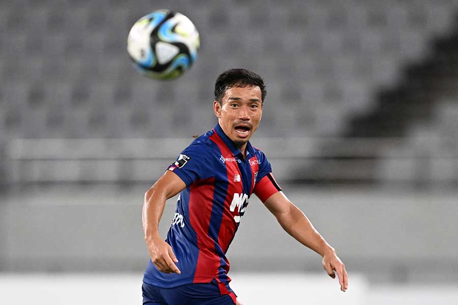 全治8か月の診断…福岡FW負傷のプレーは「仕方ない」 日本代表OBが見解「味方が挟みに来たので…」 - ライブドアニュース