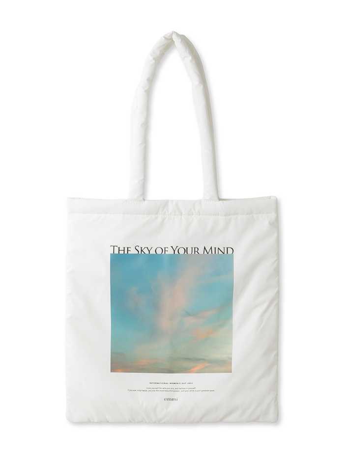 【emmi】国際女性デーを記念した、アパレル3型･別注スニーカー2型を発売♡ - Peachy - ライブドアニュース