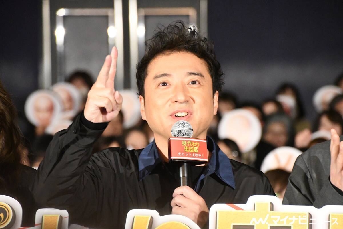 ムロツヨシ、2年ぶりの黒髪に照れ「モザイクかけて」 本多力の迷MCに困惑 - ライブドアニュース