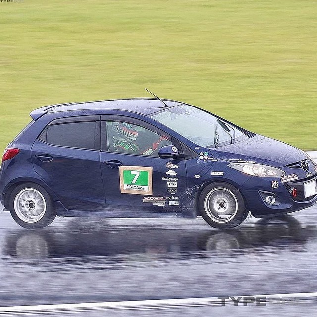 27歳現役レーサーが選ぶMT車”MAZDA2″は、洗練されたデザインと軽快な走行性能が魅力 - ライブドアニュース