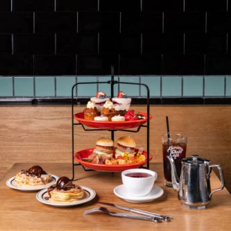 【GLORIOUS CHAIN CAFÉ渋谷】大人気のパンケーキとバーガーが楽しめるアフタヌーンティーセットが登場！【事前予約限定 ...