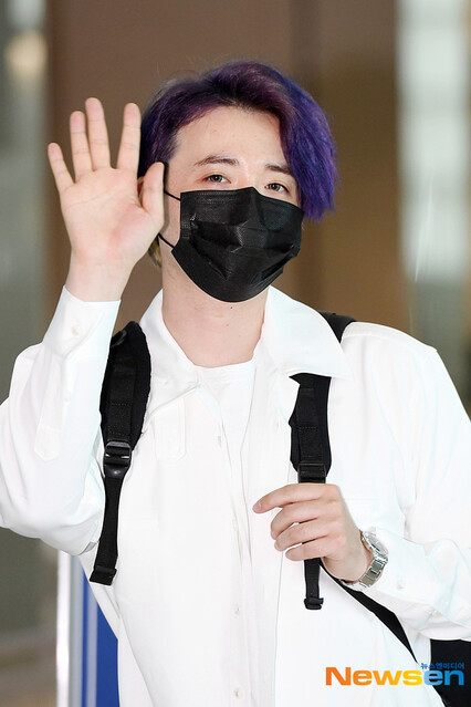 【PHOTO】TARGETのZETH、日本でのソロ活動のため出国…明るい表情で挨拶 (2022年5月15日掲載) - ライブドアニュース