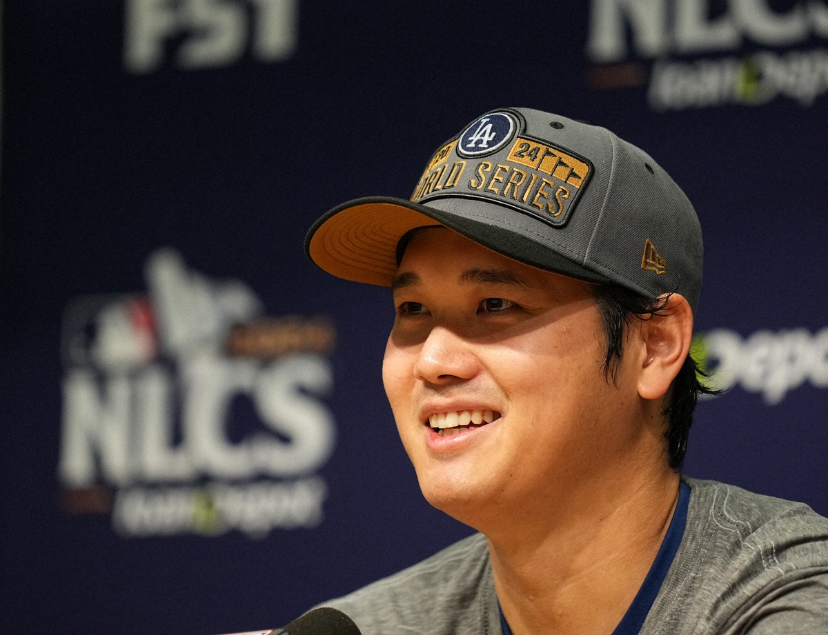 大谷翔平 真美子夫人＆デコピンとともに家族でMVP受賞の知らせ「みんなでつかみ取ったもの」 (2024年11月22日掲載) - ライブドアニュース