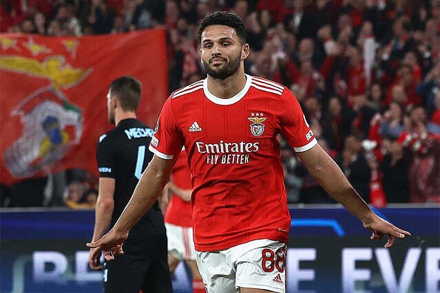 W杯で”株上昇”の21歳FW、CLの大舞台で2G1A…躍動ぶりに海外反応「相手のバックラインを常に恐怖に陥れた」 - ライブドアニュース