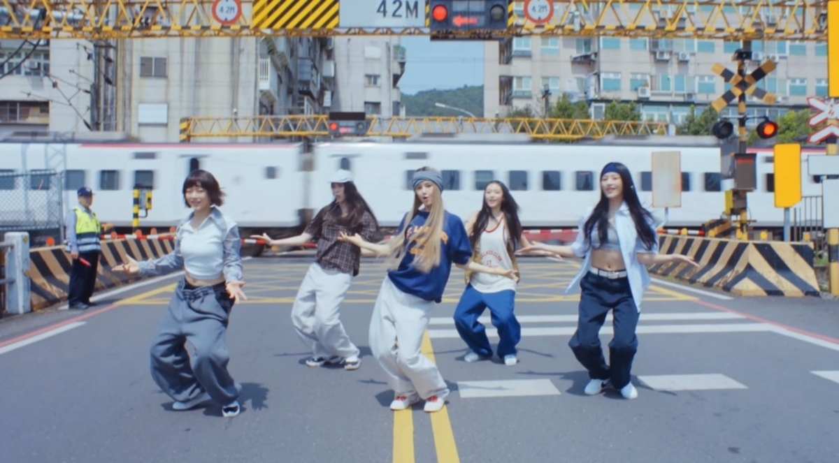 NewJeans、タイトル曲「How Sweet」MV公開…新しいスタイルに注目 - ライブドアニュース