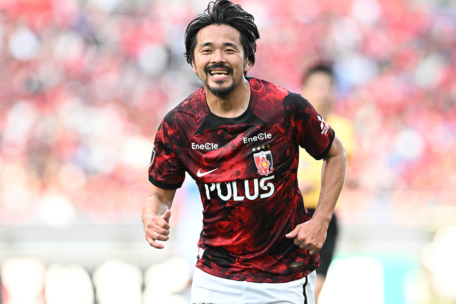 浦和FW興梠慎三へ両チームで“花道” 大喝采で見送る「涙がとめどなく」「感謝しかない」 (2024年12月8日掲載) - ライブドアニュース