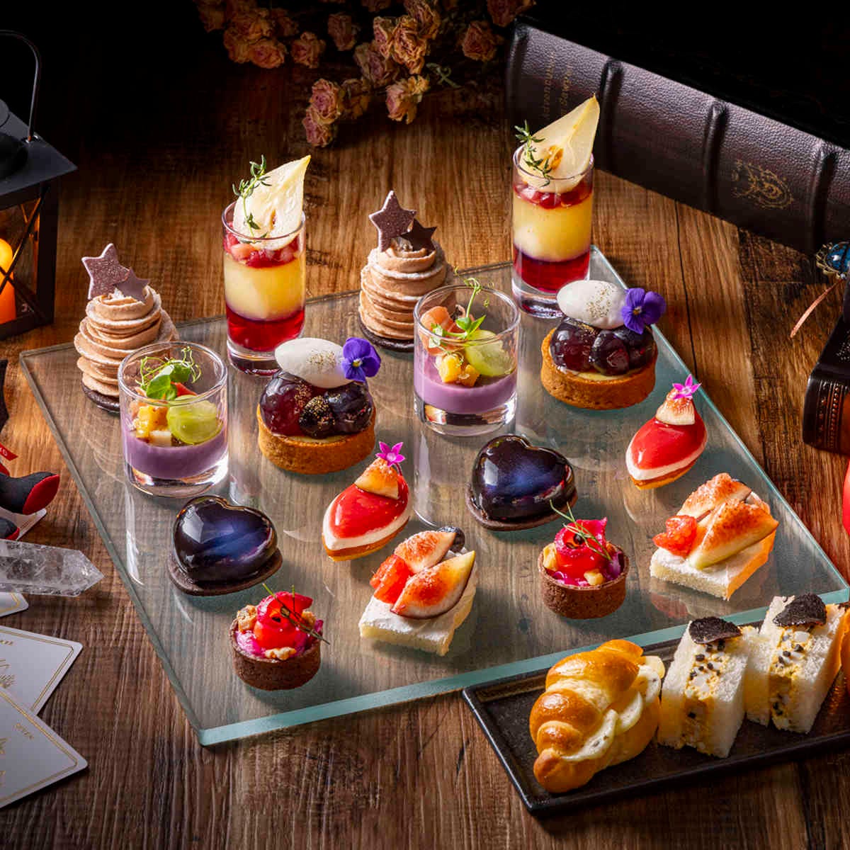 コンラッド東京、「オータム・アフタヌーンティー with TruffleBAKERY」を開催決定。タロットカードの世界観が秋スイーツに！ - ライブドアニュース