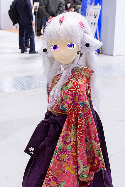 【画像】身長125cmのメイド少女ロボット3姉妹が登場！手をつないで歩こう「いつかメイドロボ喫茶を作りたい」MaSiRo Project 11 ...