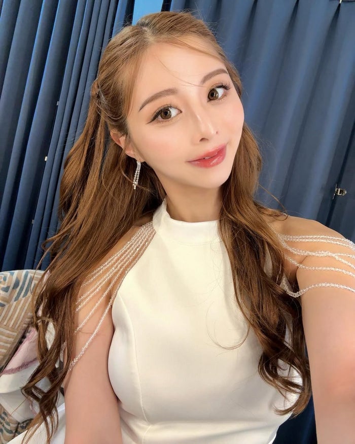 CYBERJAPAN新メンバー・KYON、美バスト輝くキャミ姿 犬と戯れるショットに反響続々 (2025年7月18日掲載) - ライブドアニュース