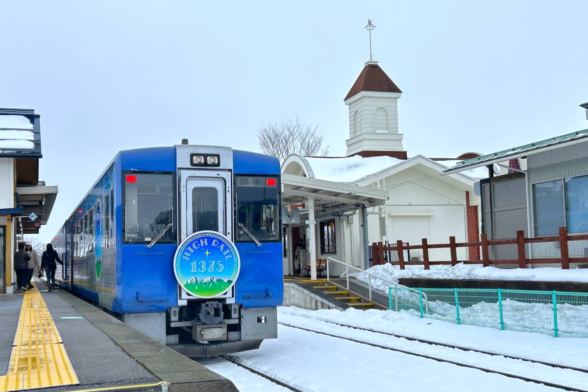 天空に最も近いJR小海線の人気観光列車「HIGH RAIL 1375」に乗り グルメ･ワイン･美術館で過ごす大人のツアー体験 ① (2025年 ...