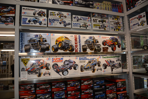【画像】明日オープン！「TAMIYA PLAMODEL FACTORY TOKYO」詳細レポート″懐かしいまちの模型屋さん″がコンセプト、棚に ...