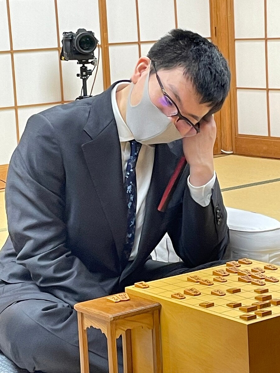 足りなかった一歩 永瀬九段が薄氷勝利で好スタート 第74期ALSOK杯王将戦挑戦者決定リーグ (2024年9月25日掲載) - ライブドアニュース