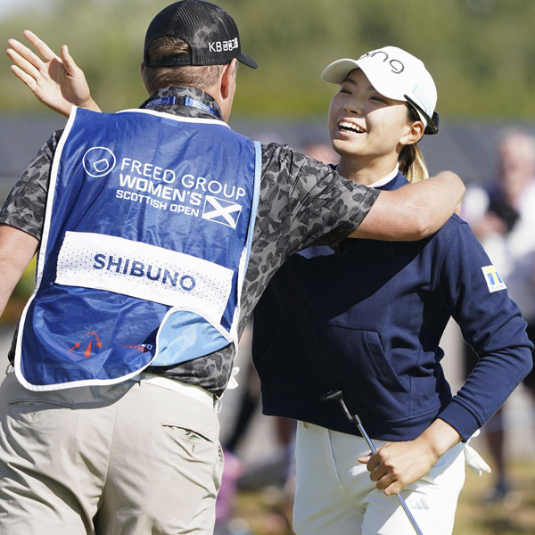 【業界激震】 日本女子プロゴルフ選手権の冠スポンサー・コニカミノルタが撤退。 水着や下着でプレイされるとか集客に工夫しないから ...