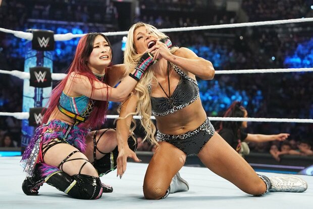 【WWE】イヨ・スカイ「だから言ったろう！」 シャーロットを〝悪の連係〟粉砕＆王座防衛 (2023年10月21日掲載) - ライブドアニュース