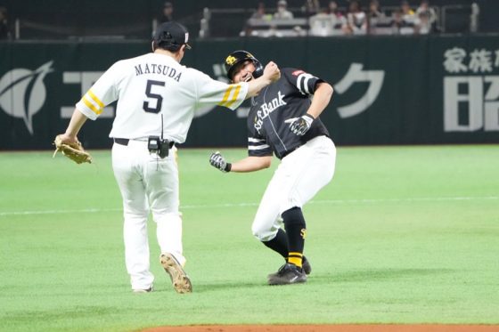 4万人が詰めかけた鷹OB戦 内川が衝撃の3ランでMVP…ズレータも爆速適時打 - ライブドアニュース