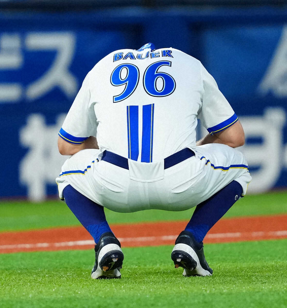 DeNAバウアーは6回4失点で3勝目ならず 失点にガックリとしゃがみ込む - ライブドアニュース