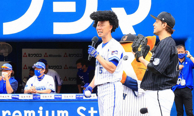 元DeNA・稀哲氏“番長魂”リーゼント、元ロッテ・小林宏之氏と伝説のOB1打席対決 - ライブドアニュース