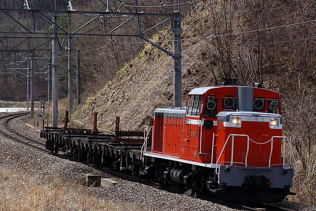 JR東日本、ディーゼル機関車DD16形の撮影会 - 飯山駅材料線で開催 - ライブドアニュース