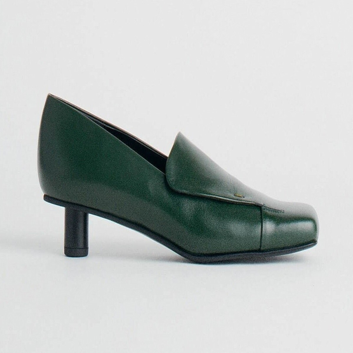 アキラナカ新作“ローファー＆パンプス”を融合したシューズ、レザーのレースアップブーツも (2022年10月12日掲載) - Peachy - ライブドアニュース