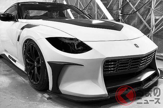 世界に先駆けて新型「フェアレディZ カスタム」お披露目!? ワイドフェンダーで力強さ表現！ VeilSide最新エアロが何やら凄そう ...
