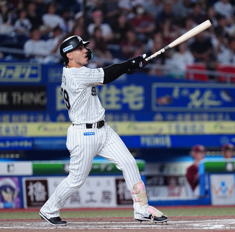 ロッテ・ソト 古巣DeNAとの日本シリーズでの対戦熱望「来年は僕たちが優勝したい」 - ライブドアニュース