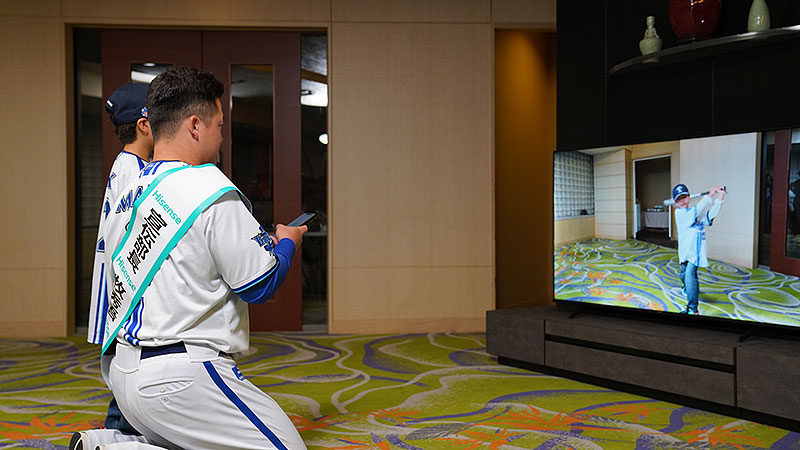 ハイセンス宣伝部長 横浜 DeNA ベイスターズ牧秀悟が4K液晶テレビ A6K E6K でファンにドッキリ企画決行！ スマホ撮影動画をクリア大画面でシェアし野球魂を伝授 - ライブドアニュース