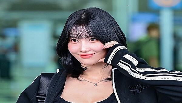 Kemioとのツーショットも！TWICE・モモ、“超ミニ丈”ワンピ姿を披露…ベッドで妖艶な眼差し【PHOTO】 (2023年10月6日掲載) - ライブドアニュース