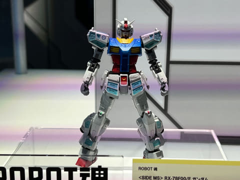 万博「ガンダムパビリオン」の顔「RX-78F00/E ガンダム」が超合金とROBOT魂で商品化決定！【#魂ネイション2024】 - ライブドアニュース