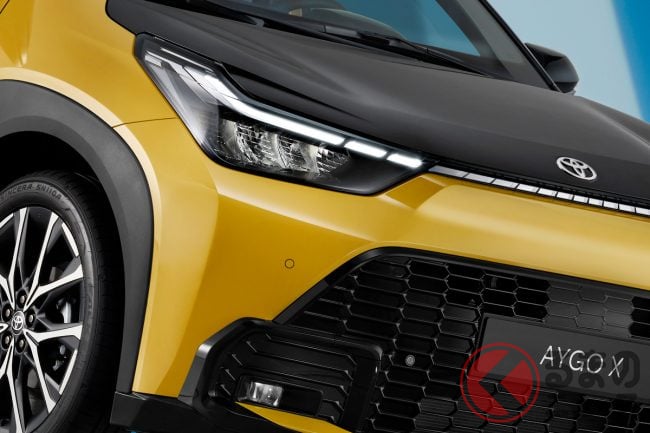 トヨタ「“最小”SUV」に注目！ 超カッコいい斬新“黒”2トーン×全長3.7mの「ちょうどイイサイズ」！ 大胆デザインの「欧州コンパクトSUV「アイゴX」日本導入に期待大！ - ライブドアニュース